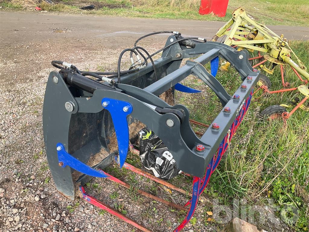 Krokodilgrep - Bonnet | Blinto auktioner