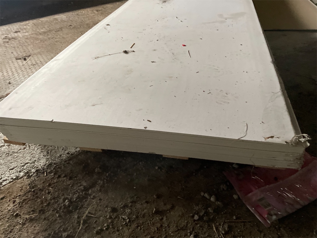 17 Renoveringsgips - 2700 x 900 x 6 mm | Blinto auktioner