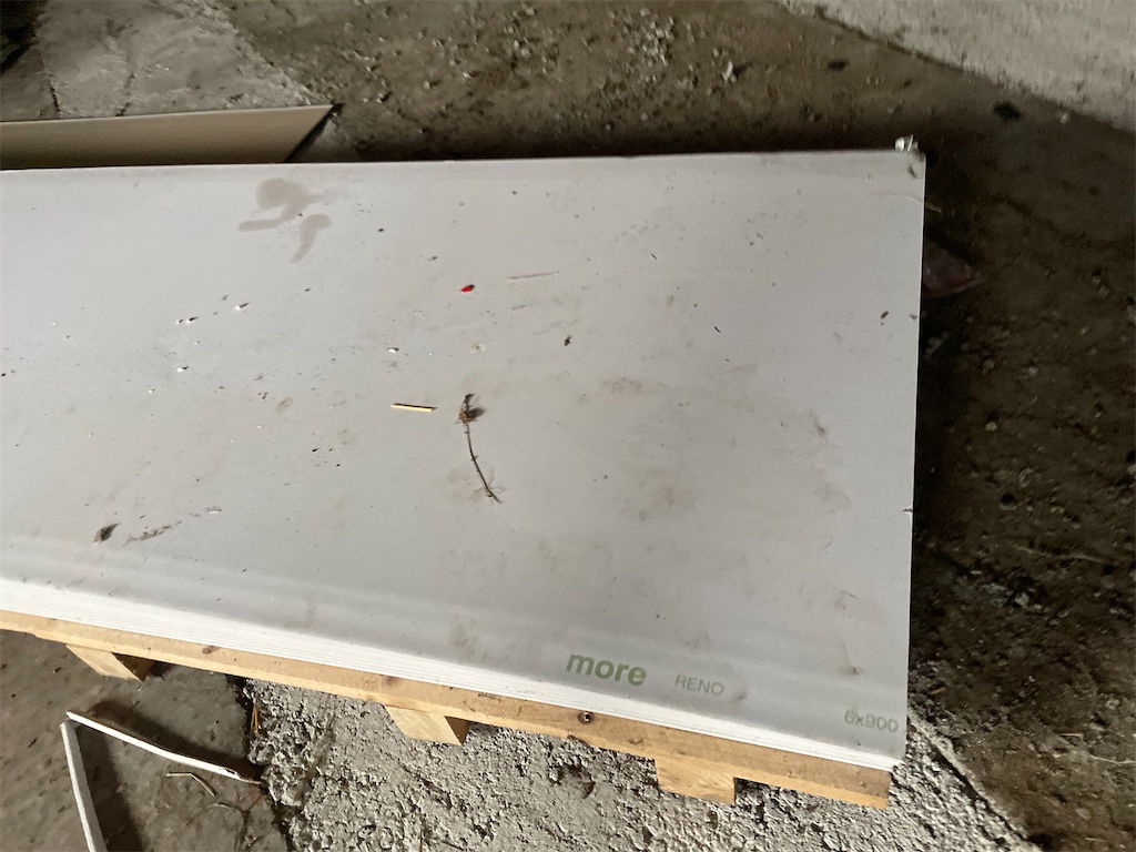 17 Renoveringsgips - 2700 x 900 x 6 mm | Blinto auktioner