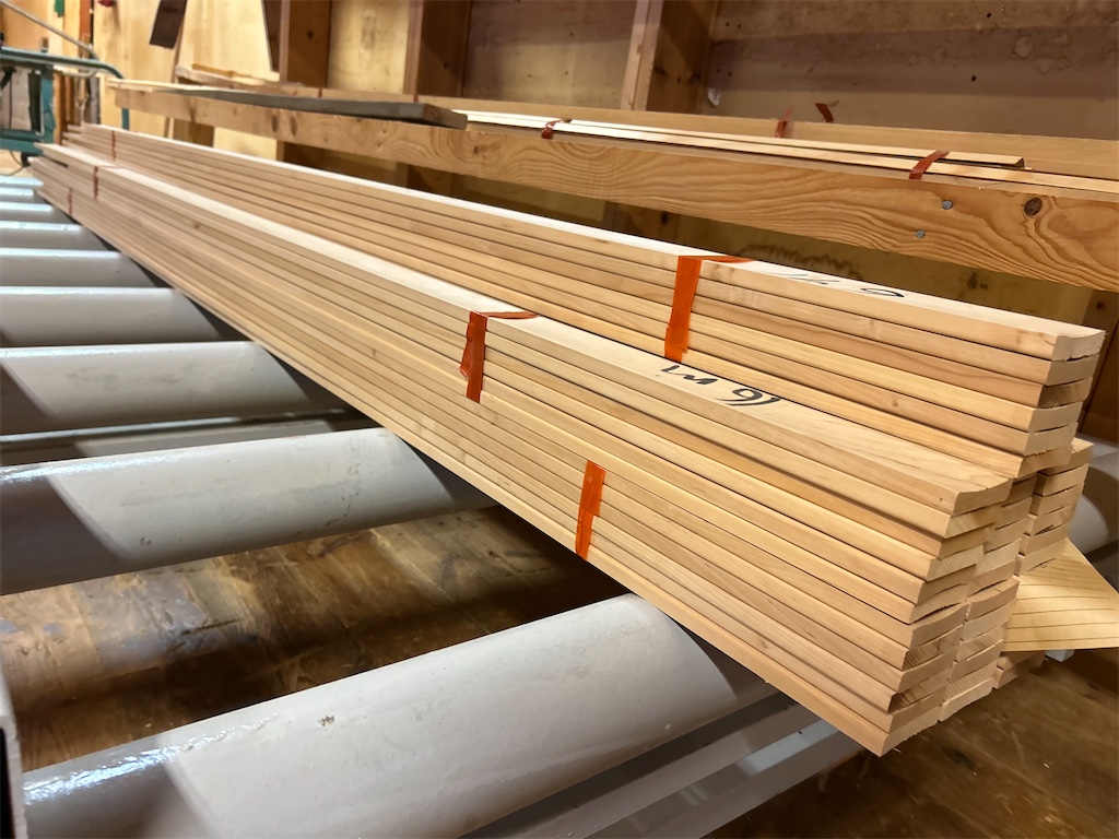 Foderlist - AL ca 105 meter | Blinto auktioner