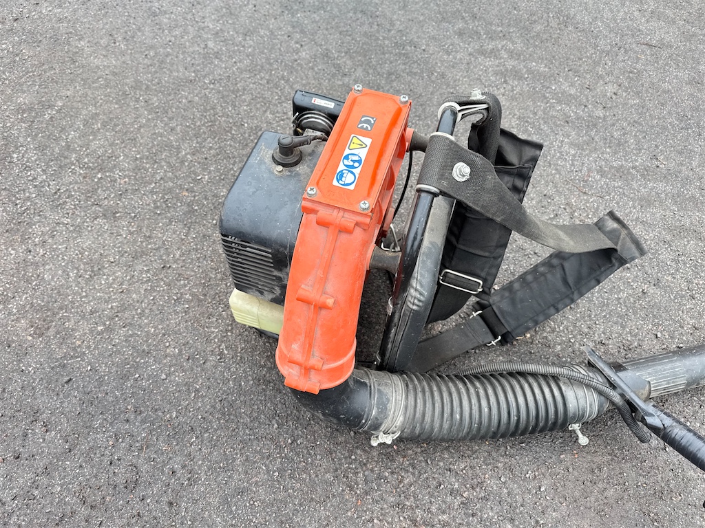 Lövblås - Husqvarna 140 B | Blinto auktioner