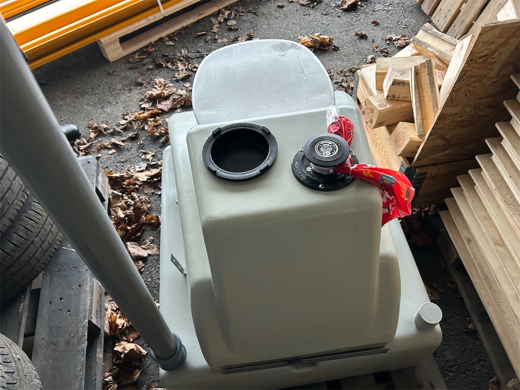 Manskapstoalett WC - Lillslam | Blinto auktioner