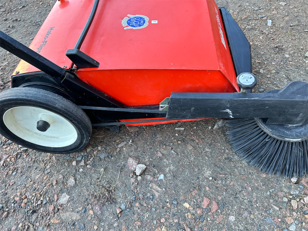 Manuell sopmaskin - Hako flipper | Blinto auktioner