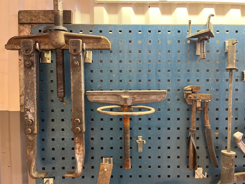 Verktygstavla - Div verktyg | Blinto auktioner