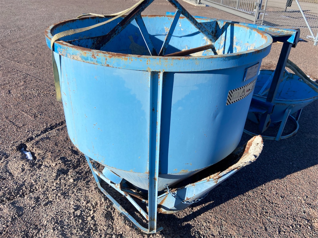 Betongbasker - Boscaro | Blinto auktioner