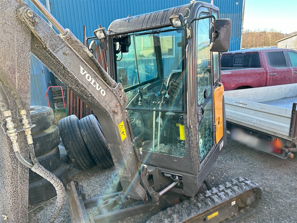 Minigrävare - Volvo EC18D med 3 skopor | Blinto auktioner