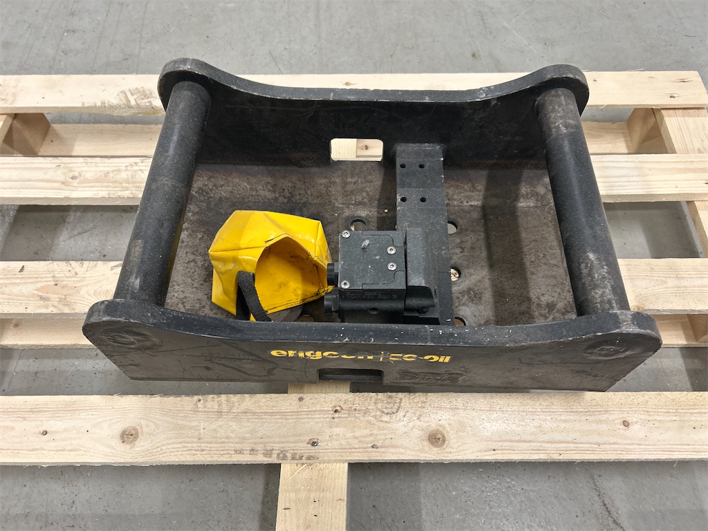 Fäste s45 - Engcon EC-Oil | Blinto auktioner