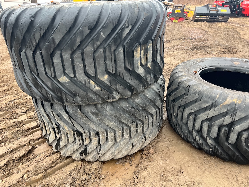 3st Entreprenaddäck - BKT 600/55-26.5 | Blinto auktioner