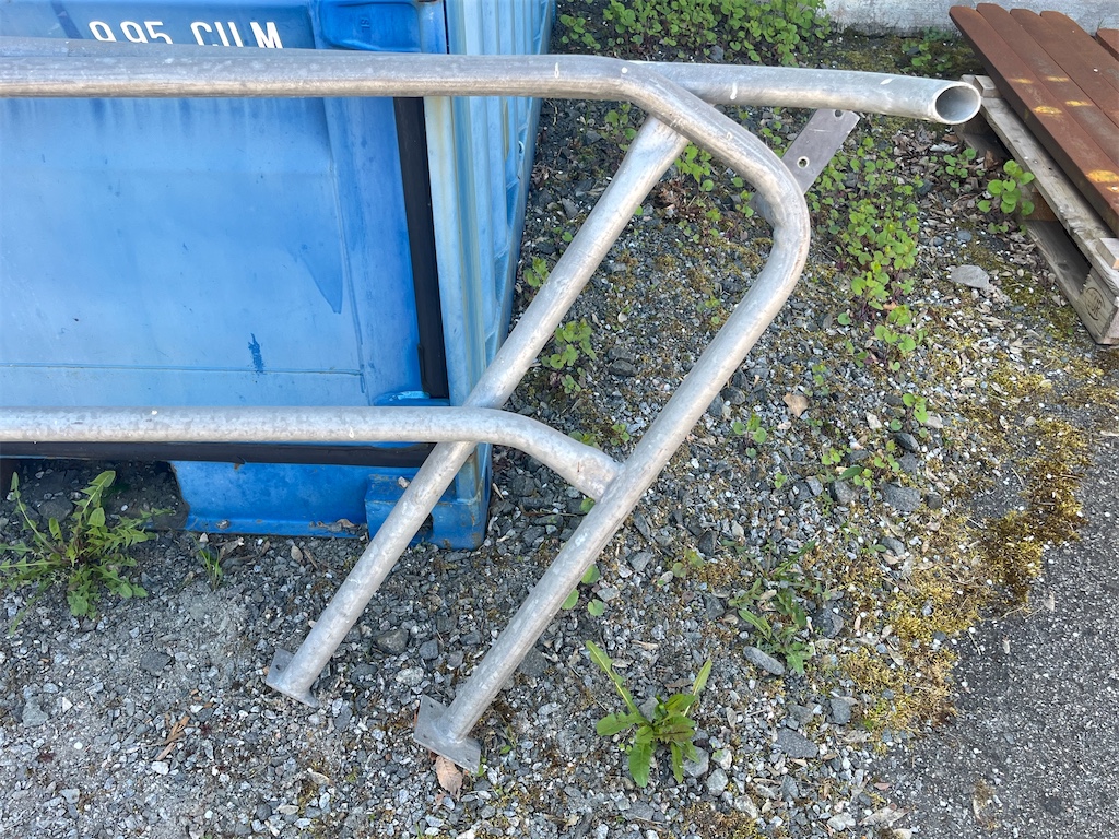 Räcke - Galvat | Blinto auktioner