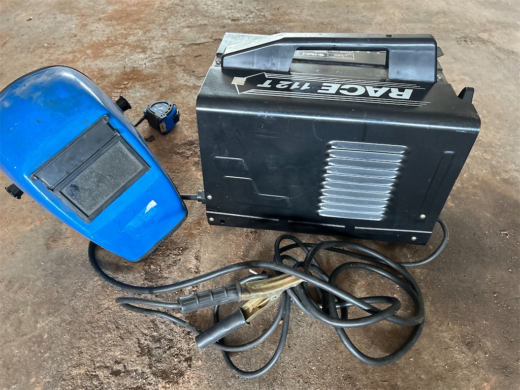 Pinnsvets - Luna Race 112T | Blinto auktioner