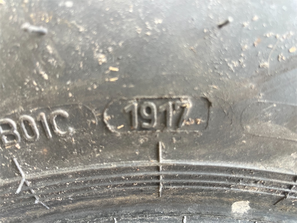 Entrepenaddäck - Dunlop SP T9 405/70R18 | Blinto auktioner