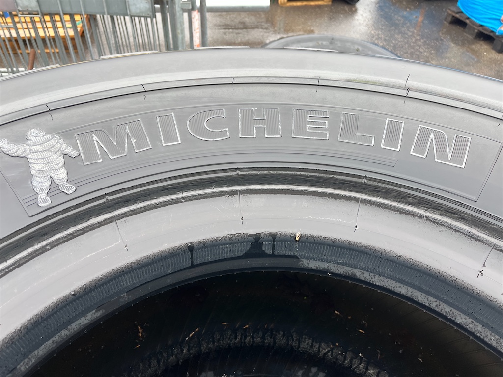 4 Hjul hjullastare - Michelin 650/65 R25 | Blinto auktioner