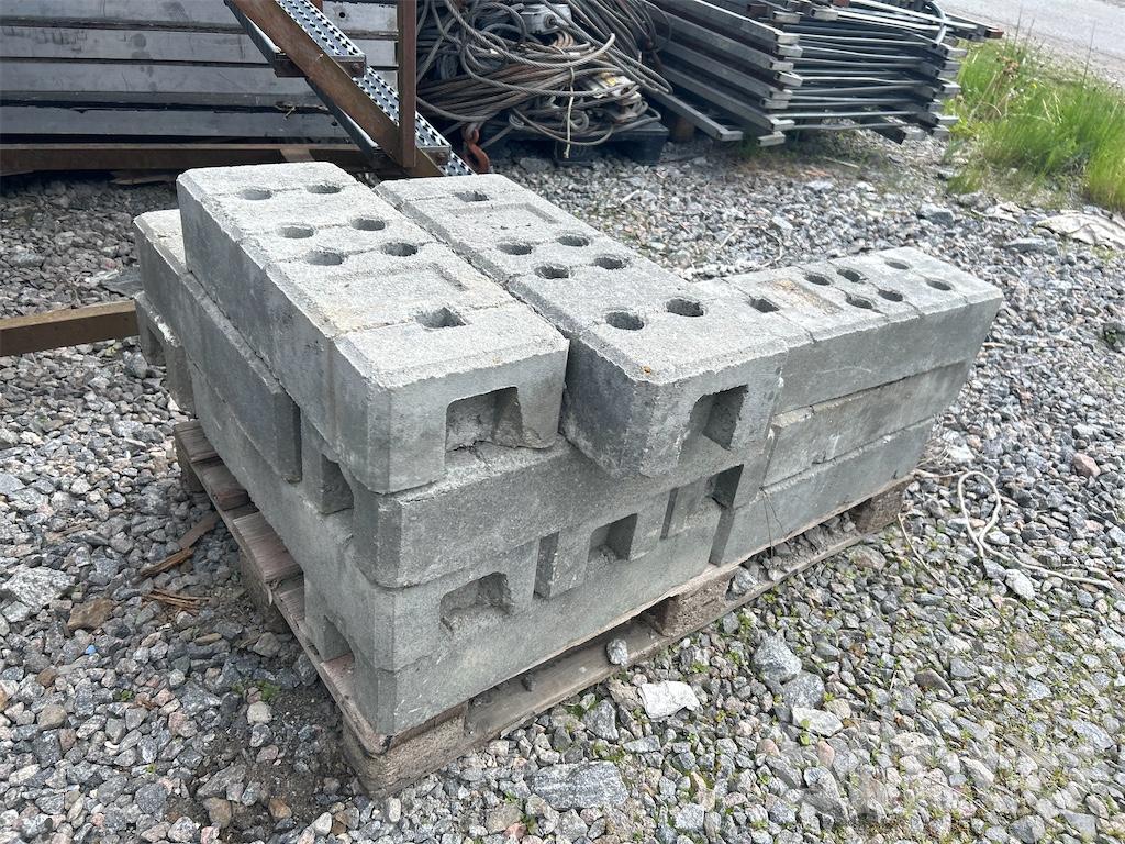 Byggstaket - Svenska Områdesskydd / 60 grindar | Blinto auktioner