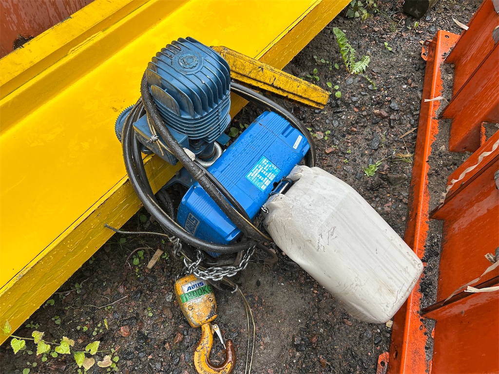 Pelarsvängkran - Malcus 1800kg med Abus telfer | Blinto auktioner