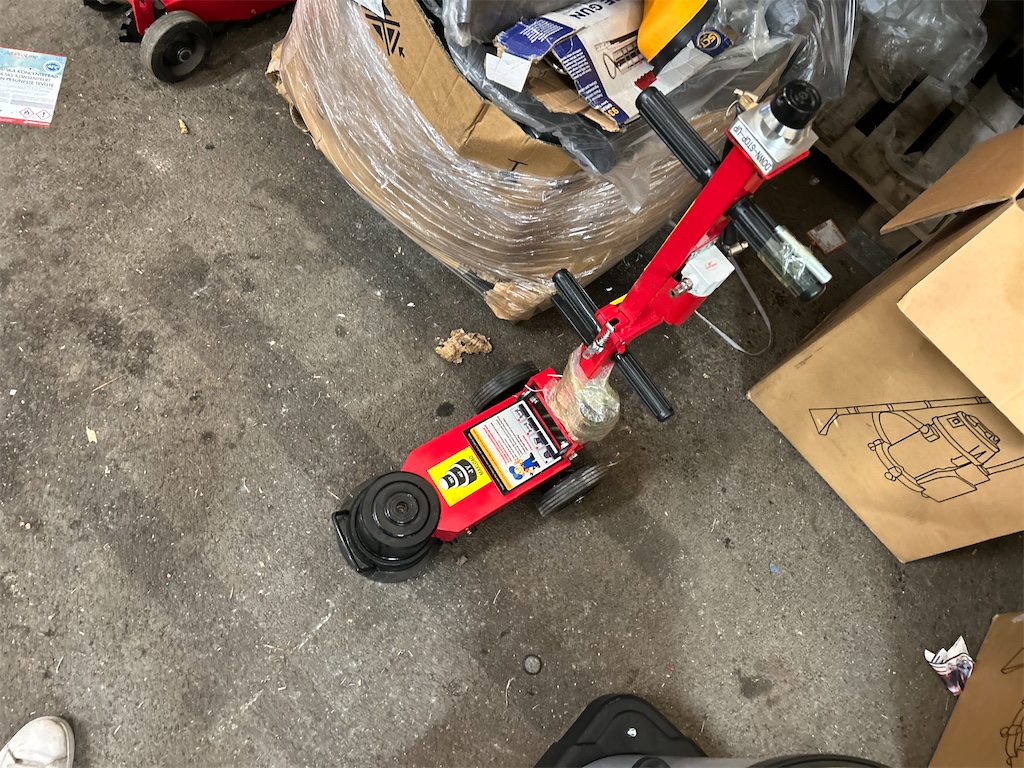Domkraft - Hydraulic Jacks 40 ton | Blinto auktioner
