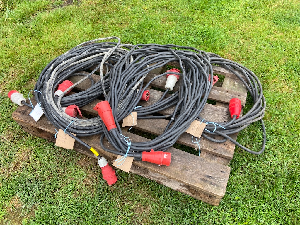 Kablar - 3-fas 16 amp | Blinto auktioner