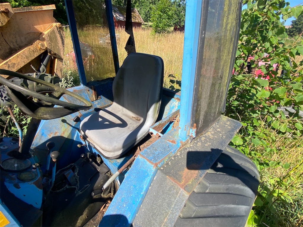 Traktor - FORD 1900 4 WD | Blinto auktioner