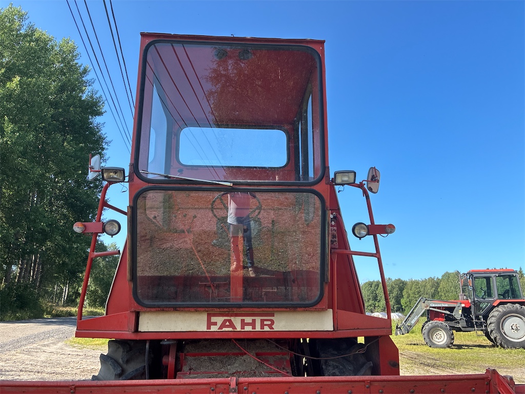 Tröska - Deutz Fahr 750 | Blinto auktioner