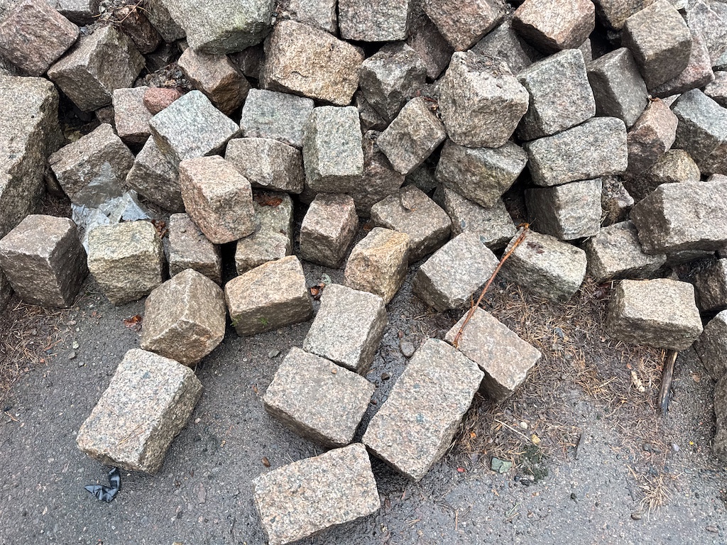 Storgatsten - Granit | Blinto auktioner
