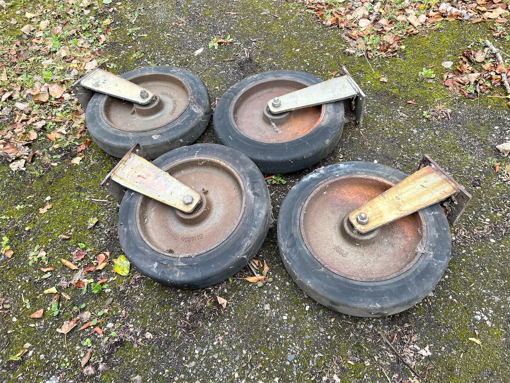 Containerhjul - P151 | Blinto auktioner