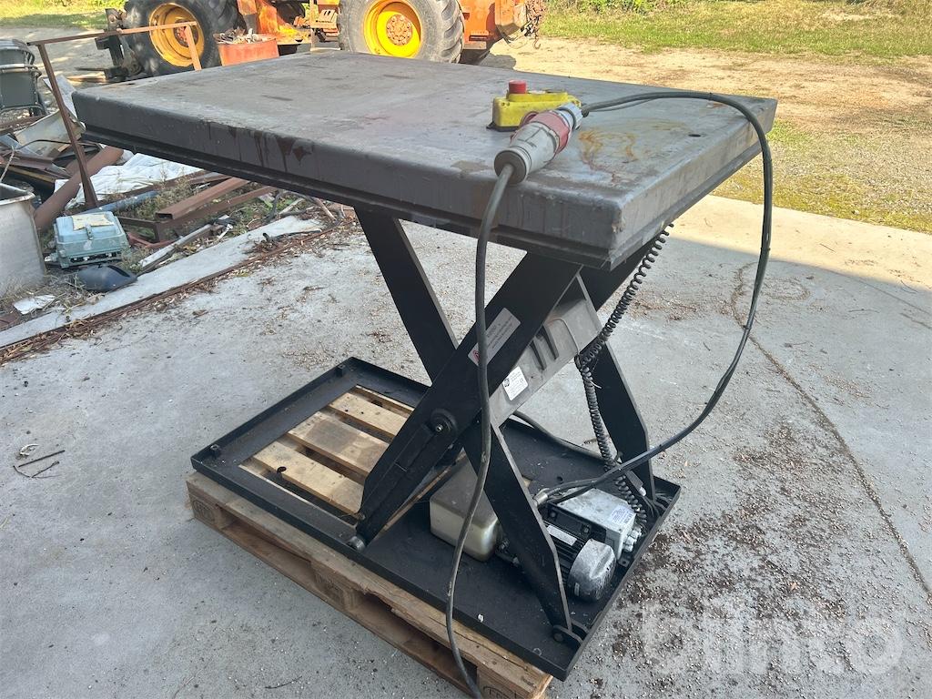 Lyftbord - Sax Lift IL1000 | Blinto auktioner