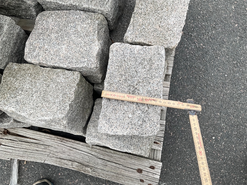 Granit storgatsten - Benders | Blinto auktioner