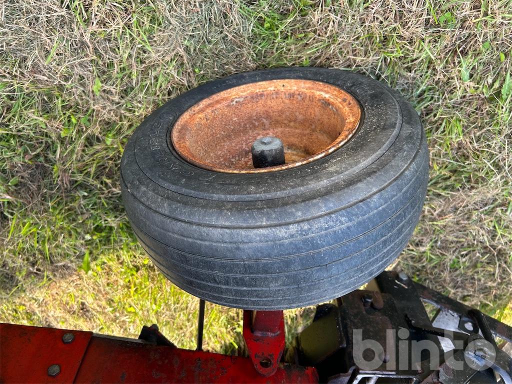 Minitraktor Volvo BM - BM 1200 Mini (Roper) / Redskapsbärare | Blinto ...