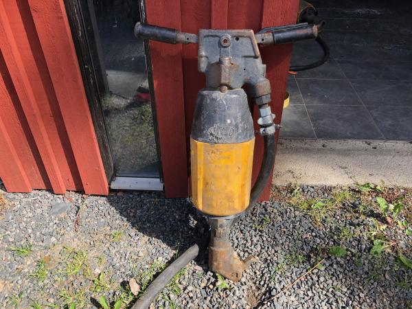 Bergborrmaskin - Atlas Copco | Blinto auktioner