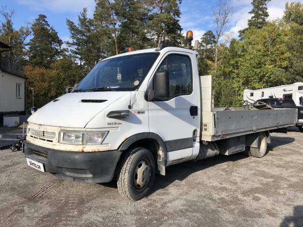Kranbil/Flakbil - IVECO Daily 35C17 Fassi Micro 20 | Blinto auktioner