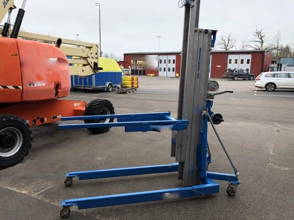 Alplift - Genie SLA-20, materiallift | Blinto auktioner