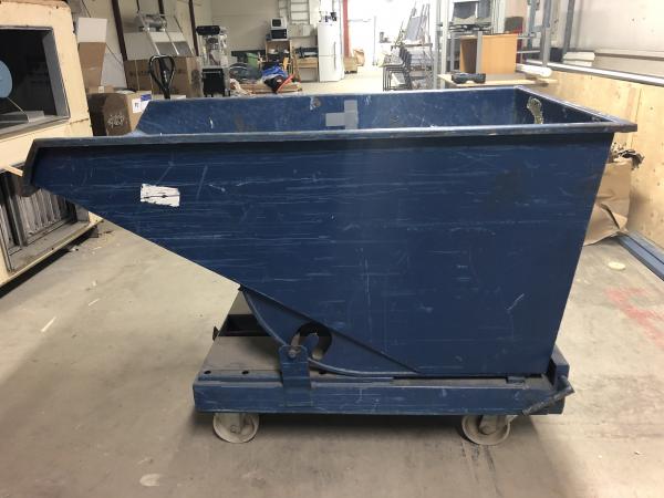 Tippcontainer - Tippcontainer med hjul för truck | Blinto auktioner