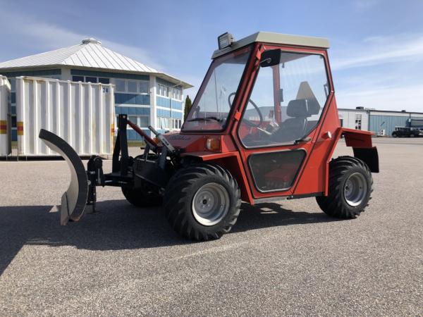 Redskapsbärare 4WD - Bucher TM 800 | Blinto auktioner