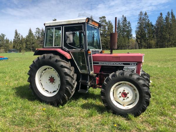 International 784 - International 784. 4x4 | Blinto auktioner