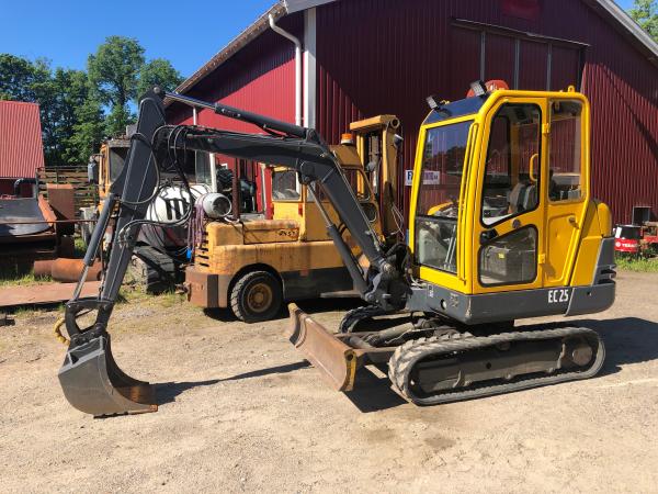 Minigrävare - Volvo EC 25 | Blinto auktioner