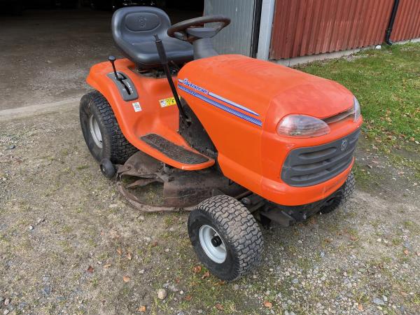 Åkgräsklippare - Husqvarna YTH 150 XP | Blinto auktioner