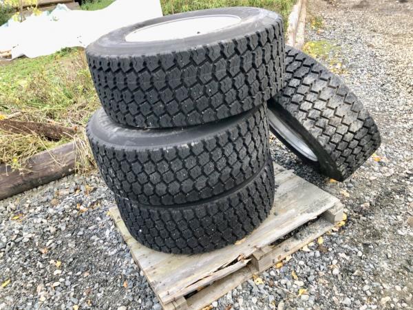 Lastmaskins däck - Continental HTL1 | Blinto auktioner