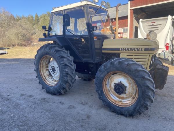Traktor - MARSHALL 804 Traktor | Blinto auktioner
