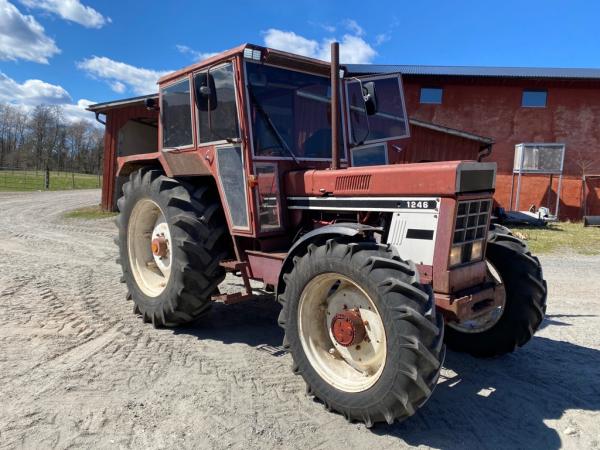 Traktor 4wd - International IH 1246 | Blinto auktioner