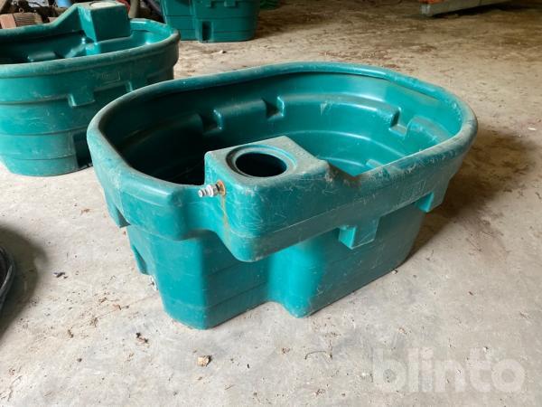 Vattenbalja - Suevia 600 liter | Blinto auktioner