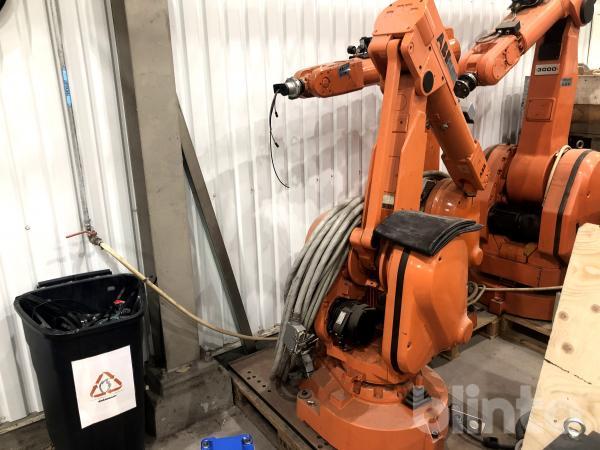 Robot - Industrirobot ABB 2000 | Blinto auktioner