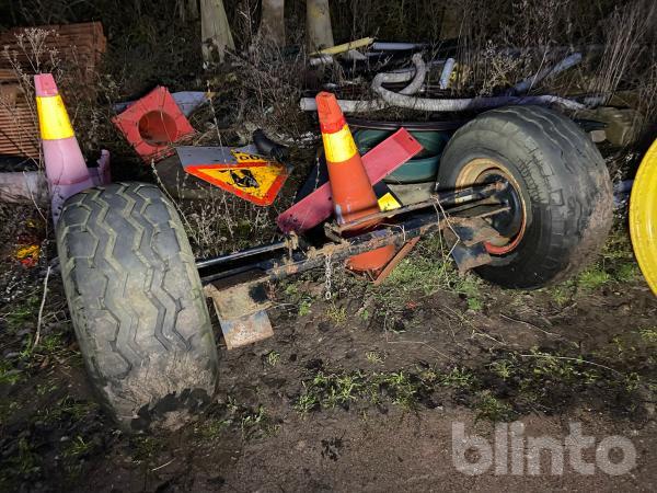 Hjulaxel - Axel med hjul. | Blinto auktioner