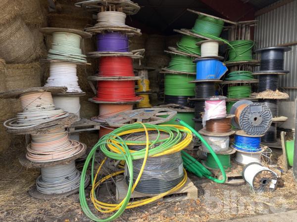 Fiberslang - Stort parti med fiberslang och söktråd | Blinto auktioner