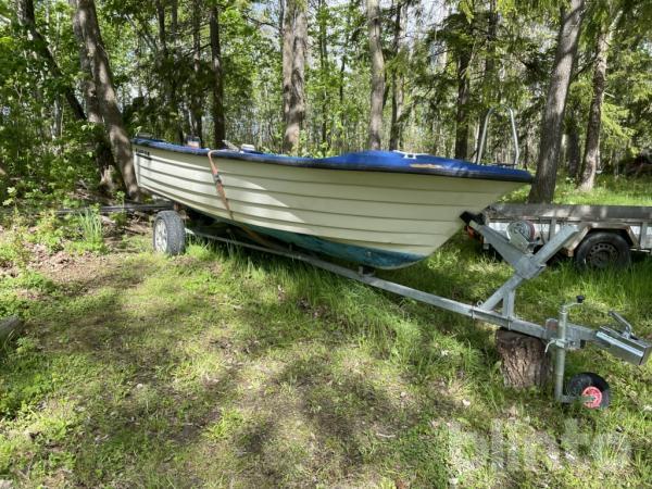 Öppen motorbåt - Cresent 498 | Blinto auktioner