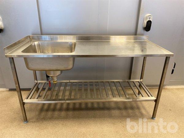 Diskbänk - Rostfri arbetsbänk med diskho | Blinto auktioner