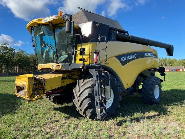 Skördetröska - New Holland CX 880 | Blinto auktioner
