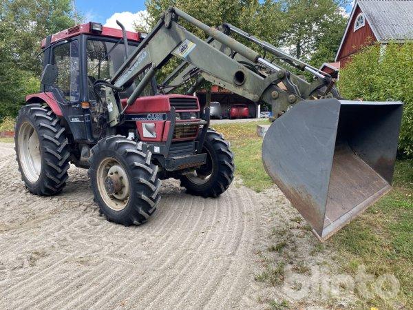 Traktor+skogsvagn - Case International 685XL 4WD TA med skogsvagn ...