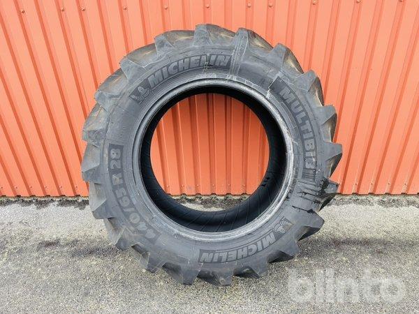 Traktordäck - Michelin 440/65 R28 (oanvänt) | Blinto auktioner