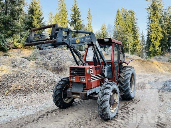 Traktor 4WD - Fiat 580 med lastare | Blinto auktioner