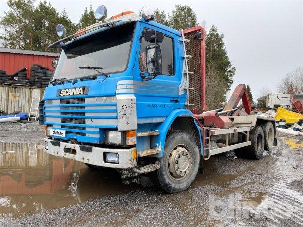Lastväxlare - Scania P113 HL 6x2 42 | Blinto auktioner