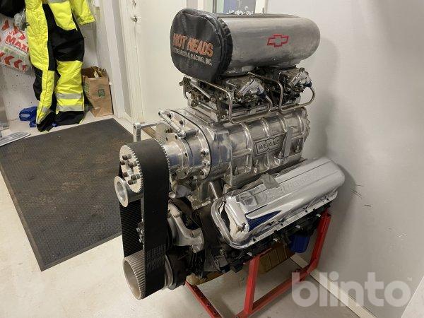 Motor till jänkare - Cheva Big-block kompressor 510 CUI | Blinto auktioner